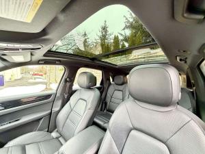 Brown Porsche Cayenne 2019 in Vilnius, with an engine capacity of 3.00 L and mileage of 110 thousand km for 53000 €, photo 14 on AUTOMOTO.COM.LV