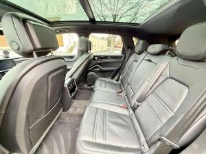 Brown Porsche Cayenne 2019 in Vilnius, with an engine capacity of 3.00 L and mileage of 110 thousand km for 53000 €, photo 16 on AUTOMOTO.COM.LV