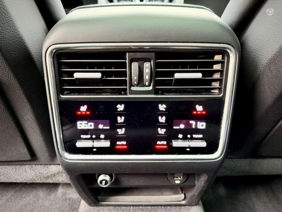Brown Porsche Cayenne 2019 in Vilnius, with an engine capacity of 3.00 L and mileage of 110 thousand km for 53000 €, photo 17 on AUTOMOTO.COM.LV
