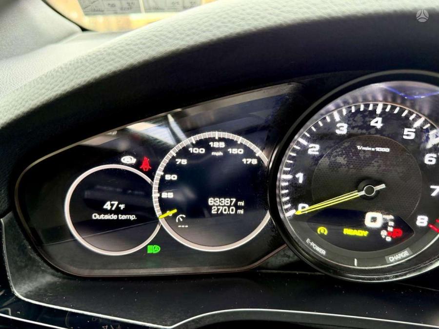 Brown Porsche Cayenne 2019 in Vilnius, with an engine capacity of 3.00 L and mileage of 110 thousand km for 53000 €, photo 23 on AUTOMOTO.COM.LV