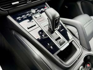 Brown Porsche Cayenne 2019 in Vilnius, with an engine capacity of 3.00 L and mileage of 110 thousand km for 53000 €, photo 26 on AUTOMOTO.COM.LV