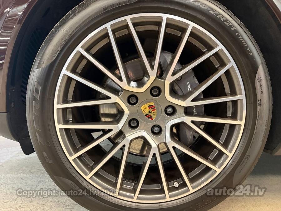 Brūns Porsche Cayenne 2020 Tallina, ar dzinēja tilpumu 3.00 L un nobraukumu 98 tūkst. km par 49900 €, foto 14 vietnē AUTOMOTO.COM.LV