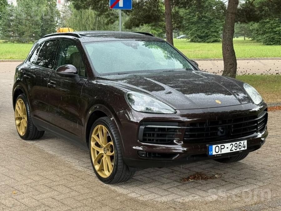 Brown Porsche Cayenne 2021 in Riga, with an engine capacity of 3.00 L and mileage of 97 thousand km for 35990 €, photo 1 on AUTOMOTO.COM.LV