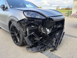Brown Porsche Cayenne 2021 in Kaunas, with an engine capacity of 3.00 L and mileage of 75 thousand km for 28500 €, photo 3 on AUTOMOTO.COM.LV