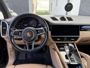 Brown Porsche Cayenne 2021 in Kaunas, with an engine capacity of 3.00 L and mileage of 75 thousand km for 28500 €, photo 10 on AUTOMOTO.COM.LV
