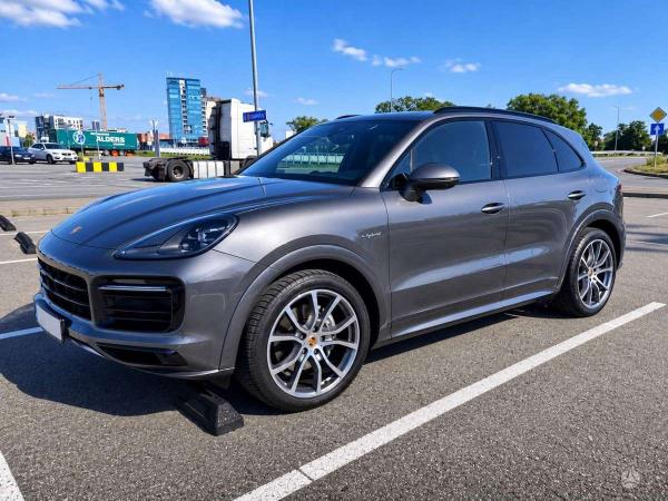 Brown Porsche Cayenne 2022 in Klaipeda, with an engine capacity of 3.00 L and mileage of 55 thousand km for 56000 €, photo 1 on AUTOMOTO.COM.LV