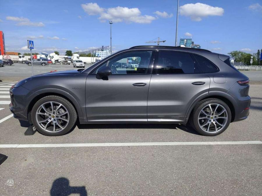 Brown Porsche Cayenne 2022 in Klaipeda, with an engine capacity of 3.00 L and mileage of 55 thousand km for 56000 €, photo 3 on AUTOMOTO.COM.LV