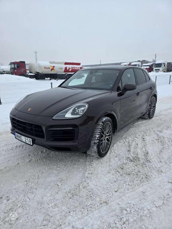 Brown Porsche Cayenne 2023 in Mazeikiai, with an engine capacity of 3.00 L and mileage of 42 thousand km for 85000 €, photo 1 on AUTOMOTO.COM.LV