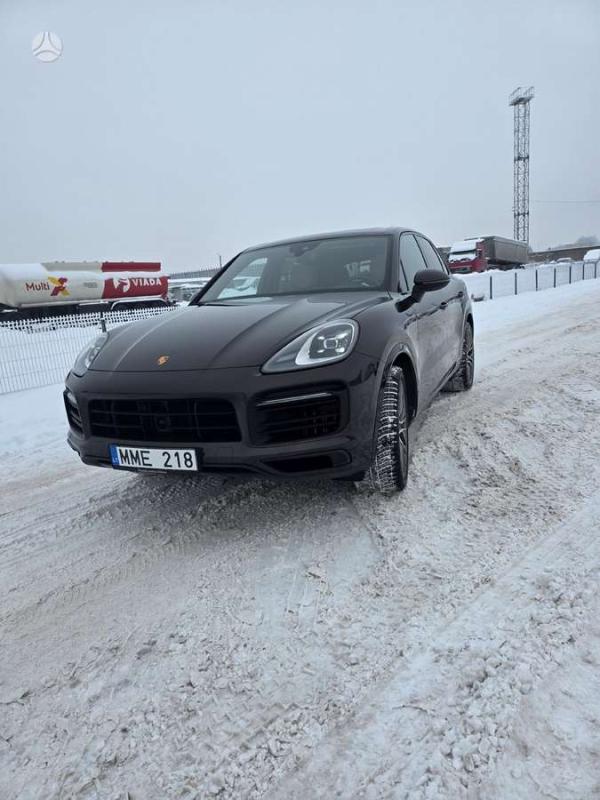 Brown Porsche Cayenne 2023 in Mazeikiai, with an engine capacity of 3.00 L and mileage of 42 thousand km for 85000 €, photo 9 on AUTOMOTO.COM.LV