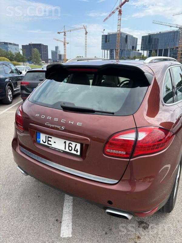 Brūns Porsche Cayenne 2013 Rīga, ar dzinēja tilpumu 4.80 L un nobraukumu 83 tūkst. km par 29500 €, foto 4 vietnē AUTOMOTO.COM.LV
