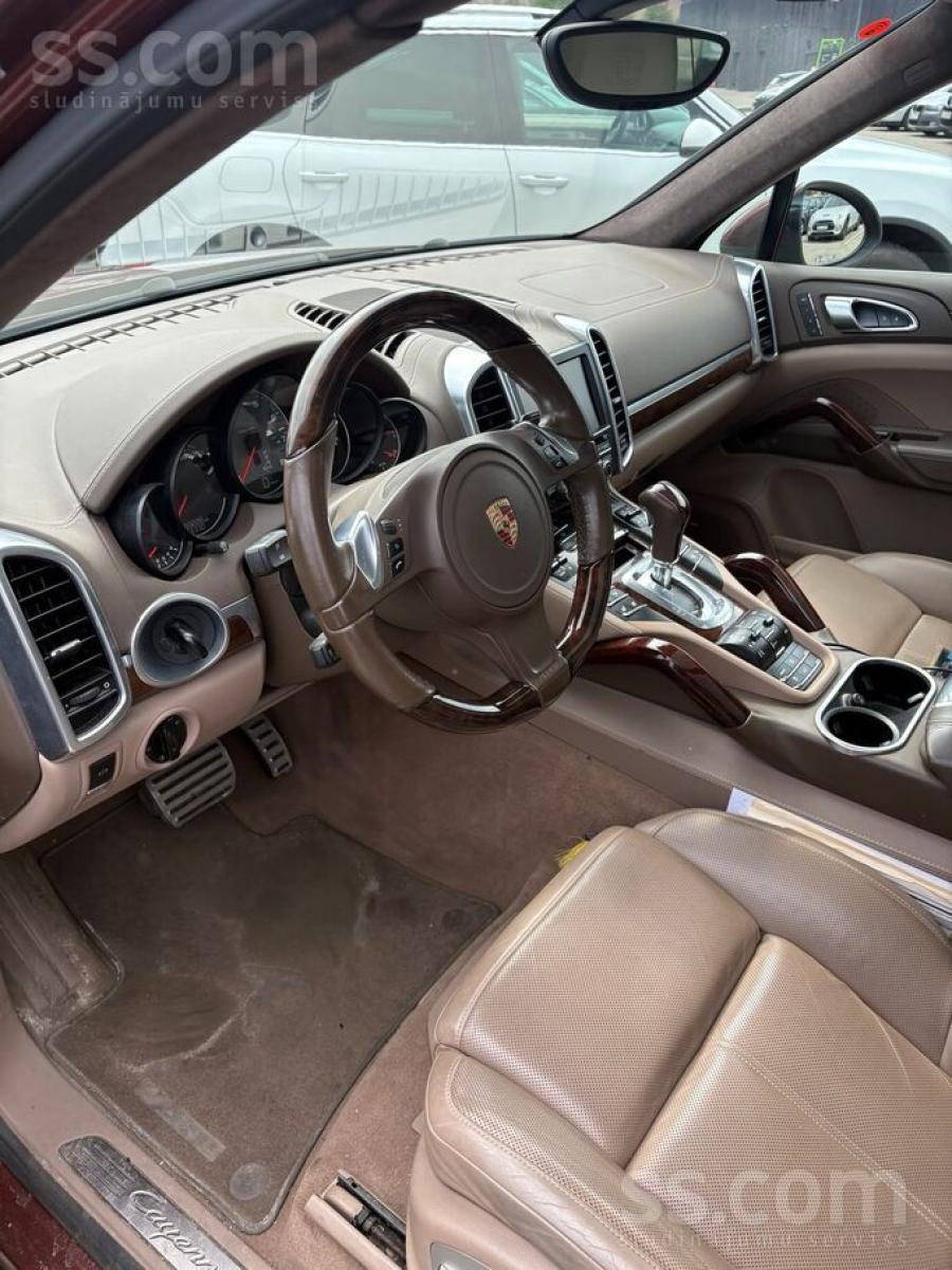 Brūns Porsche Cayenne 2013 Rīga, ar dzinēja tilpumu 4.80 L un nobraukumu 83 tūkst. km par 29500 €, foto 8 vietnē AUTOMOTO.COM.LV