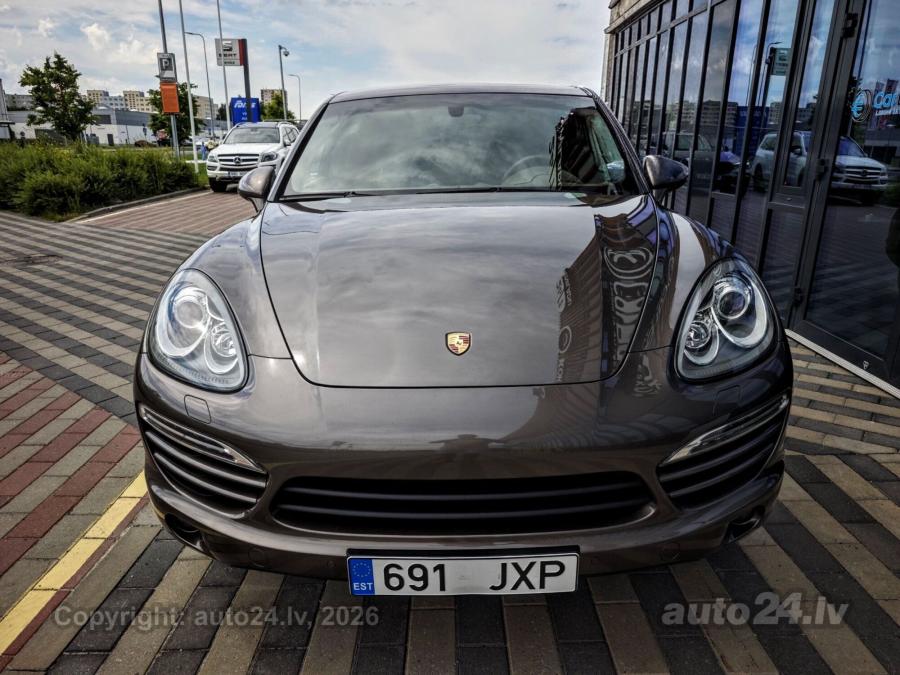 Brūns Porsche Cayenne 2013 Tallina, ar dzinēja tilpumu 3.00 L un nobraukumu 290 tūkst. km par 13500 €, foto 4 vietnē AUTOMOTO.COM.LV