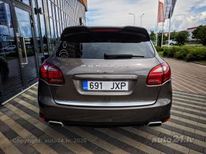 Brūns Porsche Cayenne 2013 Tallina, ar dzinēja tilpumu 3.00 L un nobraukumu 290 tūkst. km par 13500 €, foto 9 vietnē AUTOMOTO.COM.LV