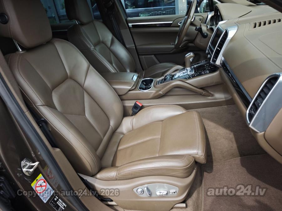 Brūns Porsche Cayenne 2013 Tallina, ar dzinēja tilpumu 3.00 L un nobraukumu 290 tūkst. km par 13500 €, foto 10 vietnē AUTOMOTO.COM.LV