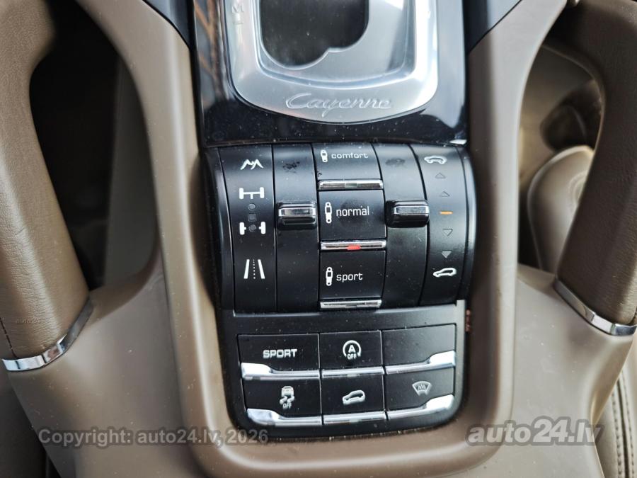 Brūns Porsche Cayenne 2013 Tallina, ar dzinēja tilpumu 3.00 L un nobraukumu 290 tūkst. km par 13500 €, foto 21 vietnē AUTOMOTO.COM.LV