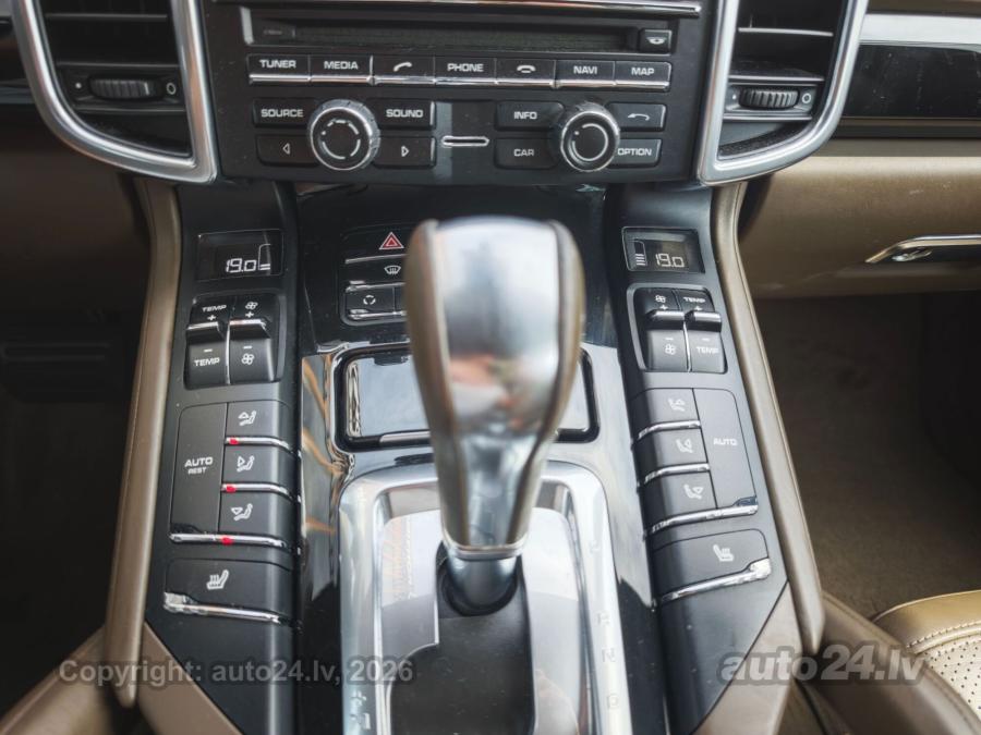 Brūns Porsche Cayenne 2013 Tallina, ar dzinēja tilpumu 3.00 L un nobraukumu 290 tūkst. km par 13500 €, foto 22 vietnē AUTOMOTO.COM.LV