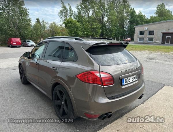 Brūns Porsche Cayenne 2013 Tallina, ar dzinēja tilpumu 4.10 L un nobraukumu 254 tūkst. km par 27500 €, foto 3 vietnē AUTOMOTO.COM.LV