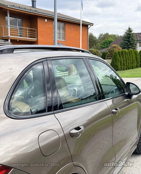 Brūns Porsche Cayenne 2013 Tallina, ar dzinēja tilpumu 4.10 L un nobraukumu 254 tūkst. km par 27500 €, foto 6 vietnē AUTOMOTO.COM.LV
