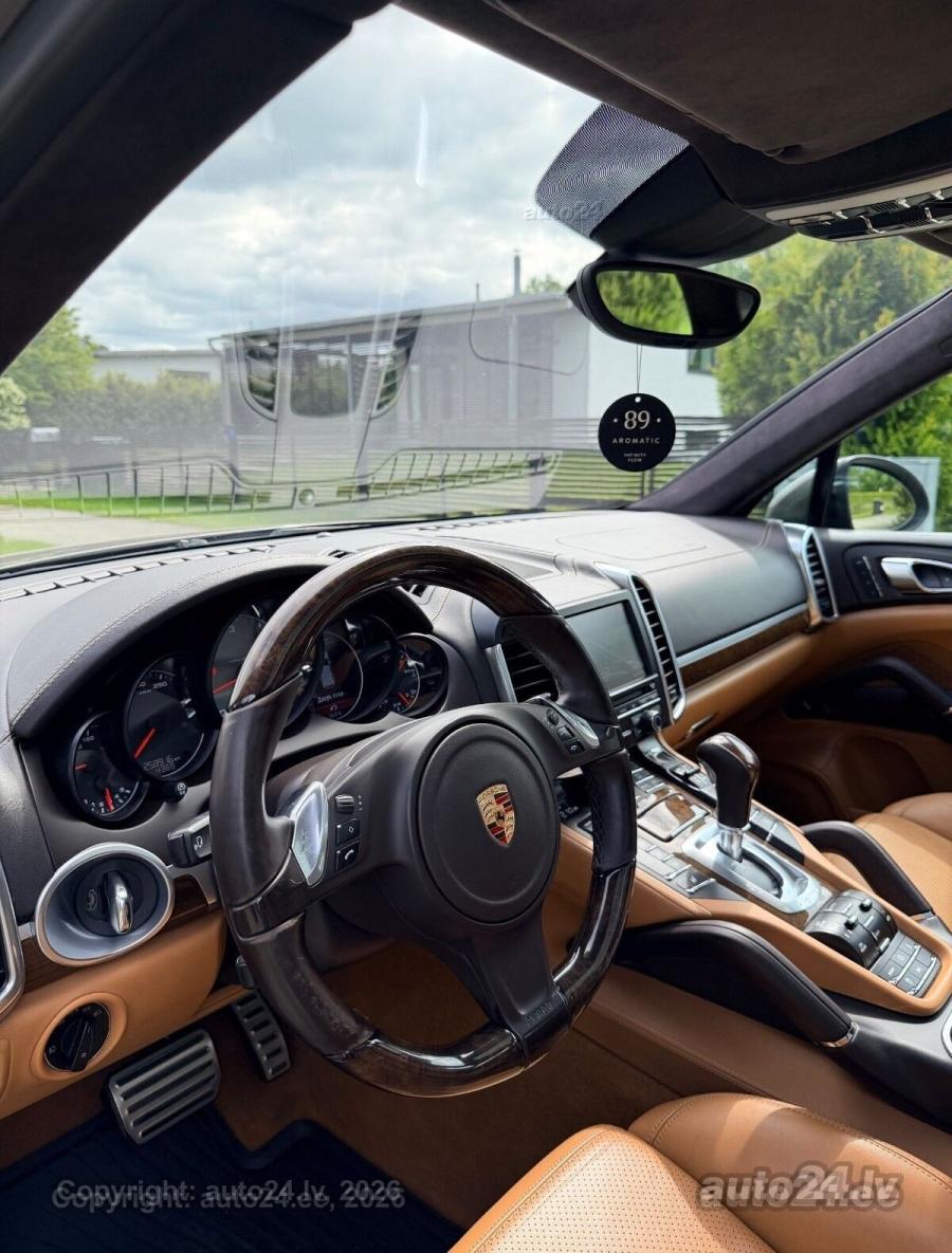 Brūns Porsche Cayenne 2013 Tallina, ar dzinēja tilpumu 4.10 L un nobraukumu 254 tūkst. km par 27500 €, foto 8 vietnē AUTOMOTO.COM.LV
