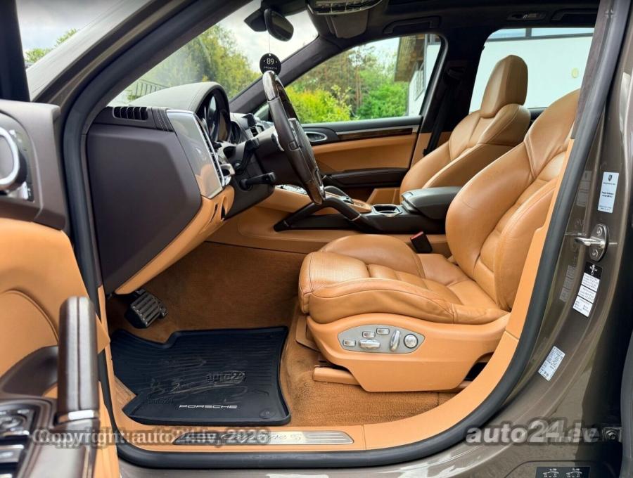 Brūns Porsche Cayenne 2013 Tallina, ar dzinēja tilpumu 4.10 L un nobraukumu 254 tūkst. km par 27500 €, foto 10 vietnē AUTOMOTO.COM.LV