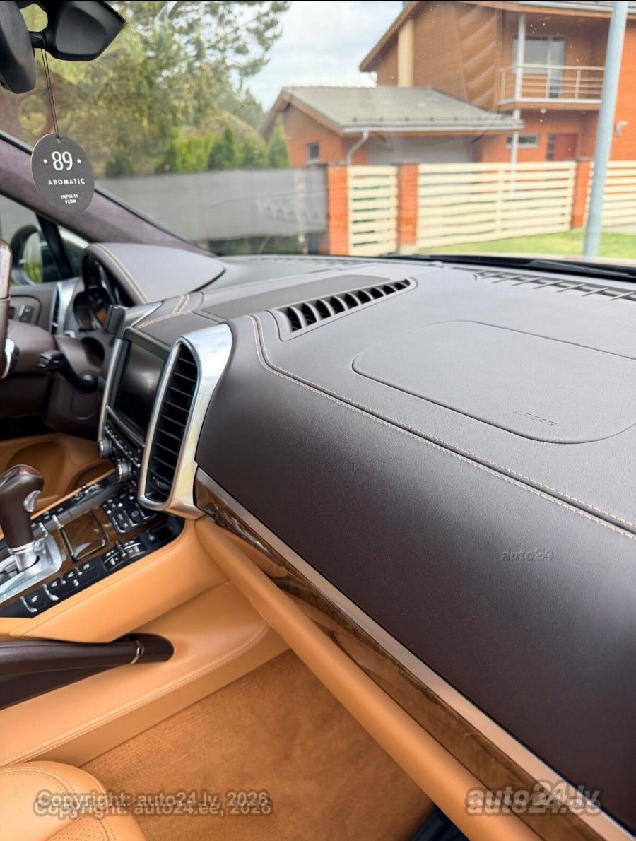 Brūns Porsche Cayenne 2013 Tallina, ar dzinēja tilpumu 4.10 L un nobraukumu 254 tūkst. km par 27500 €, foto 12 vietnē AUTOMOTO.COM.LV