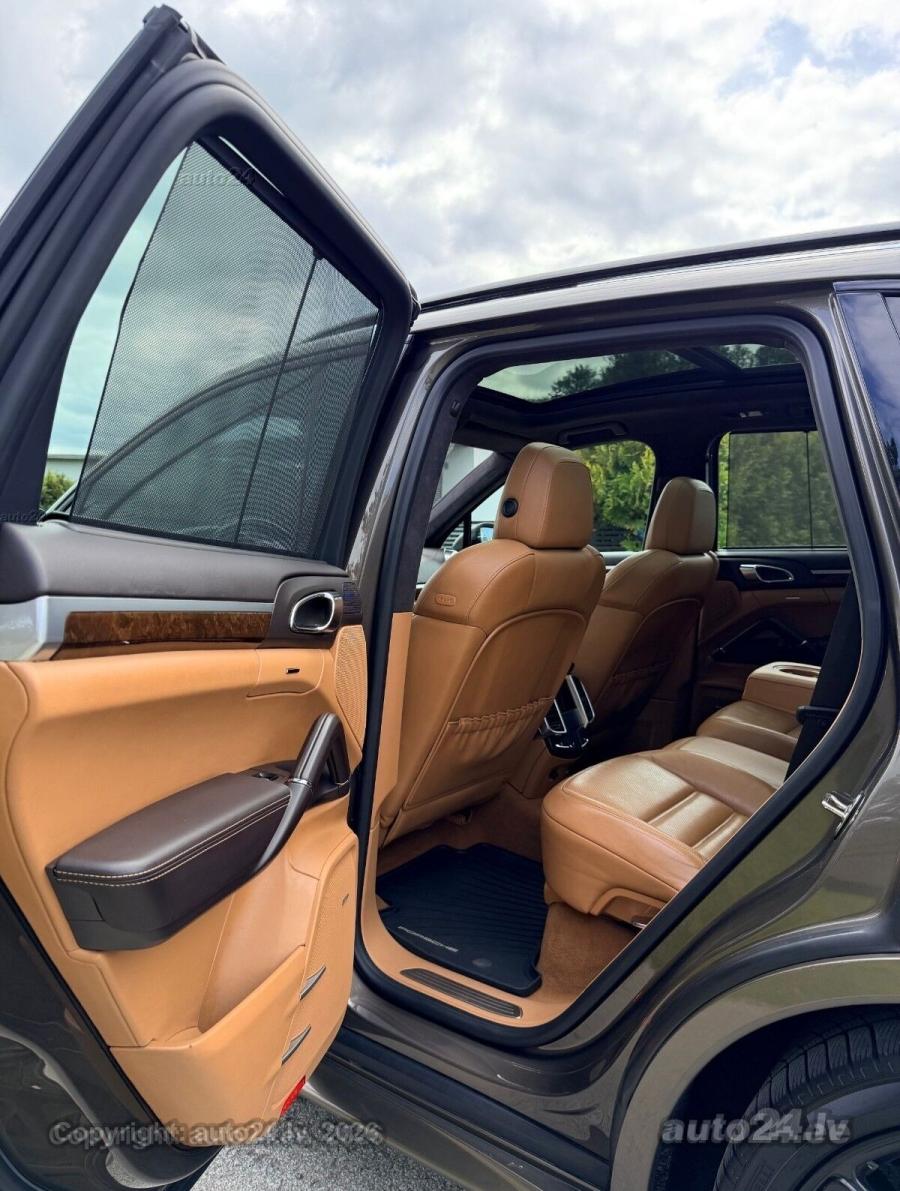 Brūns Porsche Cayenne 2013 Tallina, ar dzinēja tilpumu 4.10 L un nobraukumu 254 tūkst. km par 27500 €, foto 14 vietnē AUTOMOTO.COM.LV