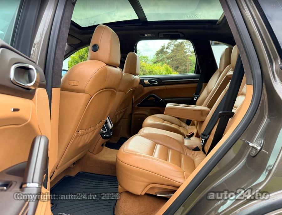 Brūns Porsche Cayenne 2013 Tallina, ar dzinēja tilpumu 4.10 L un nobraukumu 254 tūkst. km par 27500 €, foto 17 vietnē AUTOMOTO.COM.LV