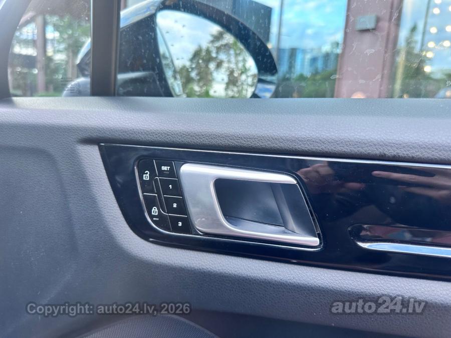 Porsche Cayenne 2020 in Tallinn, with an engine capacity of 3.00 L and mileage of 147 thousand km for 49900 €, photo 13 on AUTOMOTO.COM.LV