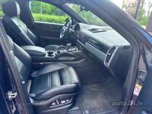 Porsche Cayenne 2020 in Tallinn, with an engine capacity of 3.00 L and mileage of 147 thousand km for 49900 €, photo 16 on AUTOMOTO.COM.LV