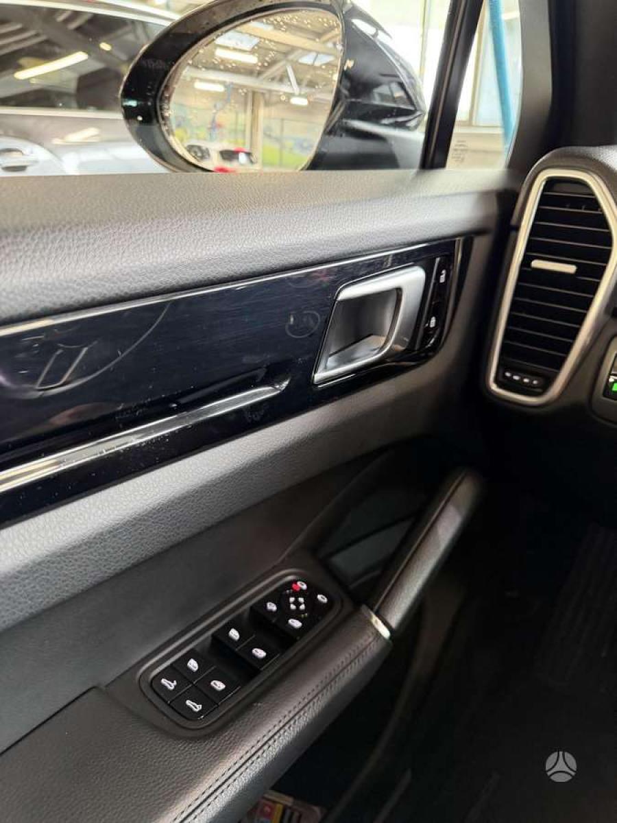Melns Porsche Cayenne Coupe 2020 Viļņa, ar dzinēja tilpumu 3.00 L un nobraukumu 171 tūkst. km par 49500 €, foto 22 vietnē AUTOMOTO.COM.LV