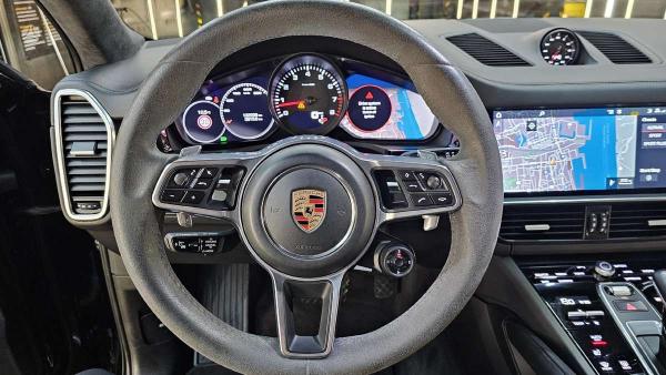 Black Porsche Cayenne Coupe 2019 in Klaipeda, with an engine capacity of 3.00 L and mileage of 132 thousand km for 67950 €, photo 11 on AUTOMOTO.COM.LV