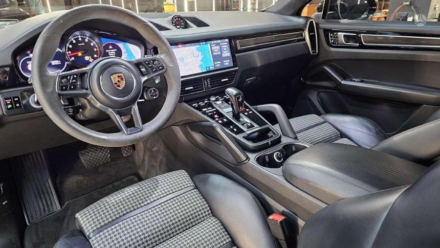 Melns Porsche Cayenne Coupe 2019 Klaipėda, ar dzinēja tilpumu 3.00 L un nobraukumu 132 tūkst. km par 67950 €, foto 16 vietnē AUTOMOTO.COM.LV