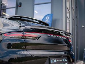 Black Porsche Cayenne Coupe 2019 in Marijampole, with an engine capacity of 3.00 L and mileage of 160 thousand km for 50950 €, photo 16 on AUTOMOTO.COM.LV