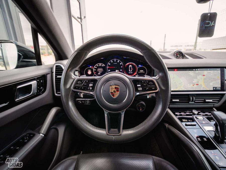 Black Porsche Cayenne Coupe 2019 in Marijampole, with an engine capacity of 3.00 L and mileage of 160 thousand km for 50950 €, photo 17 on AUTOMOTO.COM.LV