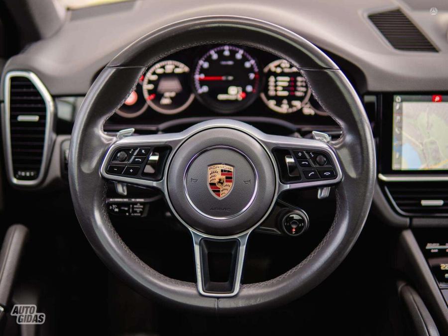 Black Porsche Cayenne Coupe 2019 in Marijampole, with an engine capacity of 3.00 L and mileage of 160 thousand km for 50950 €, photo 18 on AUTOMOTO.COM.LV