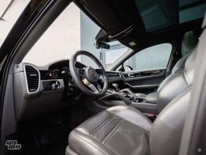 Black Porsche Cayenne Coupe 2019 in Marijampole, with an engine capacity of 3.00 L and mileage of 160 thousand km for 50950 €, photo 22 on AUTOMOTO.COM.LV