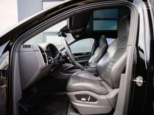 Black Porsche Cayenne Coupe 2019 in Marijampole, with an engine capacity of 3.00 L and mileage of 160 thousand km for 50950 €, photo 23 on AUTOMOTO.COM.LV