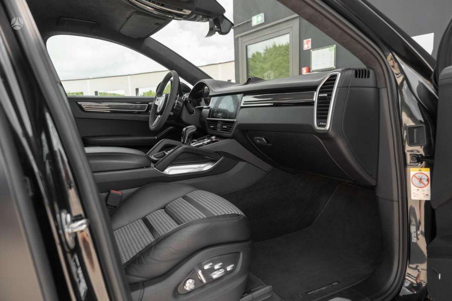 Черный Порше Cayenne Coupe 2019 в Вильнюс, объемом двигателя 4.00 л и пробегом 133 тыс. км за 69850 €, фото 18 на AUTOMOTO.COM.LV