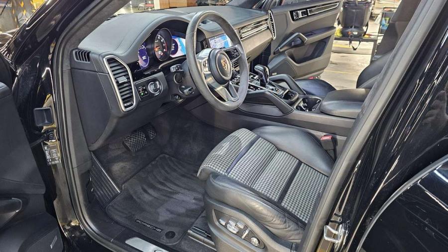 Черный Порше Cayenne Coupe 2019 в Клайпеда, объемом двигателя 3.00 л и пробегом 153 тыс. км за 54500 €, фото 15 на AUTOMOTO.COM.LV