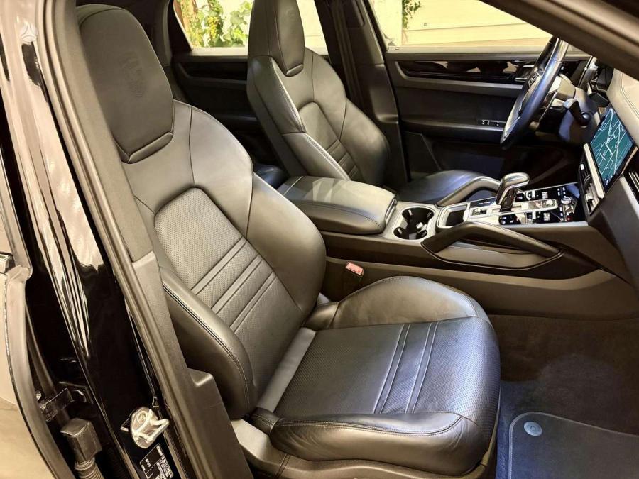 Melns Porsche Cayenne Coupe 2019 Panevēža, ar dzinēja tilpumu 3.00 L un nobraukumu 199 tūkst. km par 46900 €, foto 12 vietnē AUTOMOTO.COM.LV