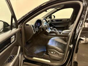 Melns Porsche Cayenne Coupe 2019 Panevēža, ar dzinēja tilpumu 3.00 L un nobraukumu 199 tūkst. km par 46900 €, foto 19 vietnē AUTOMOTO.COM.LV