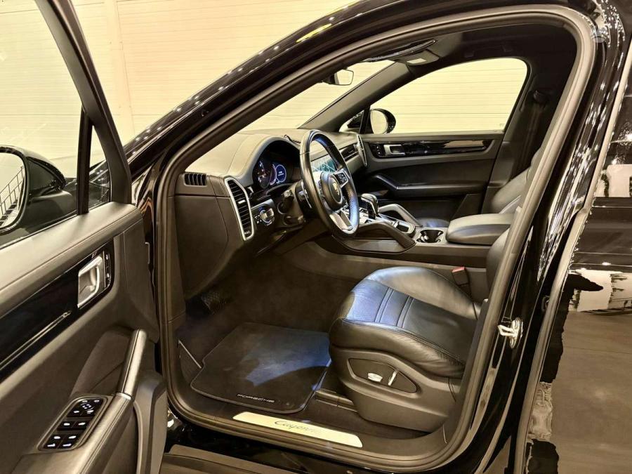 Melns Porsche Cayenne Coupe 2019 Panevēža, ar dzinēja tilpumu 3.00 L un nobraukumu 199 tūkst. km par 46900 €, foto 19 vietnē AUTOMOTO.COM.LV