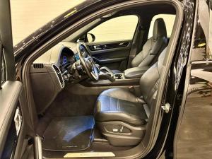 Melns Porsche Cayenne Coupe 2019 Panevēža, ar dzinēja tilpumu 3.00 L un nobraukumu 199 tūkst. km par 46900 €, foto 20 vietnē AUTOMOTO.COM.LV