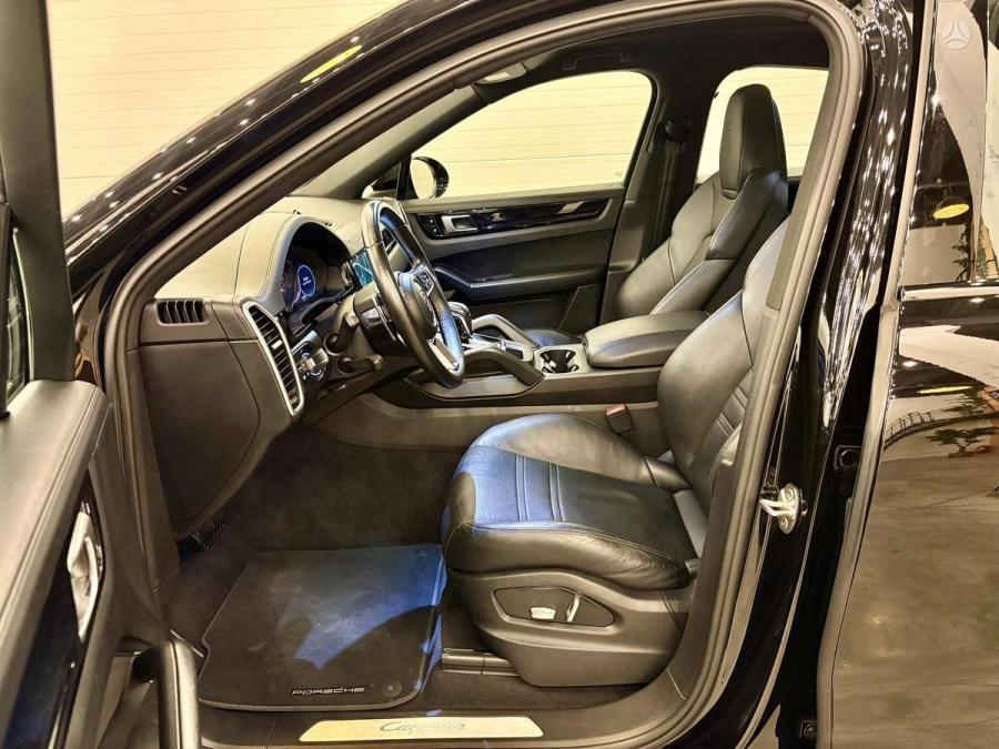 Melns Porsche Cayenne Coupe 2019 Panevēža, ar dzinēja tilpumu 3.00 L un nobraukumu 199 tūkst. km par 46900 €, foto 20 vietnē AUTOMOTO.COM.LV