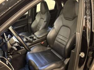 Melns Porsche Cayenne Coupe 2019 Panevēža, ar dzinēja tilpumu 3.00 L un nobraukumu 199 tūkst. km par 46900 €, foto 21 vietnē AUTOMOTO.COM.LV