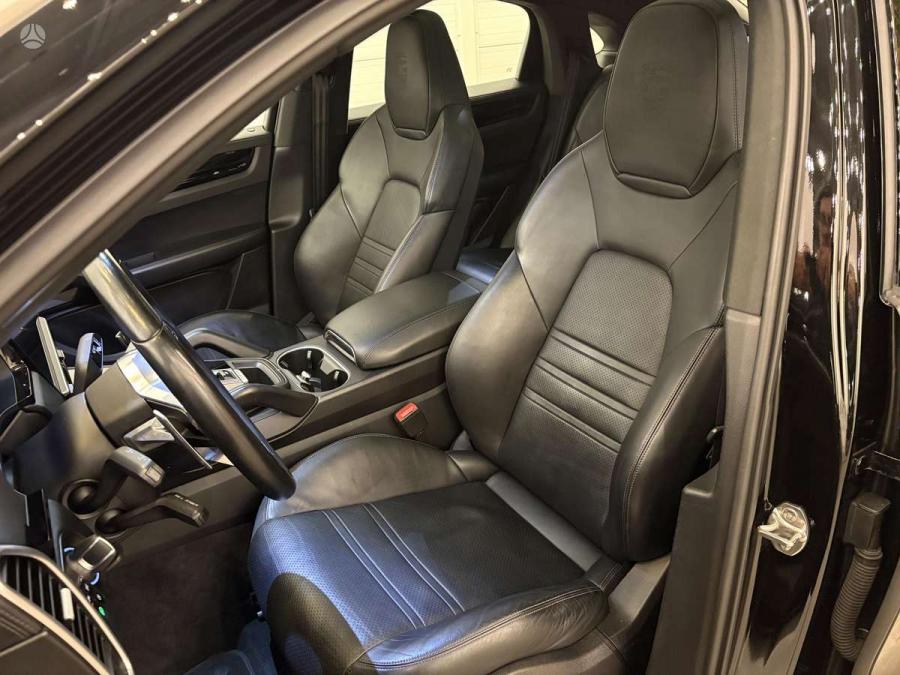 Melns Porsche Cayenne Coupe 2019 Panevēža, ar dzinēja tilpumu 3.00 L un nobraukumu 199 tūkst. km par 46900 €, foto 21 vietnē AUTOMOTO.COM.LV