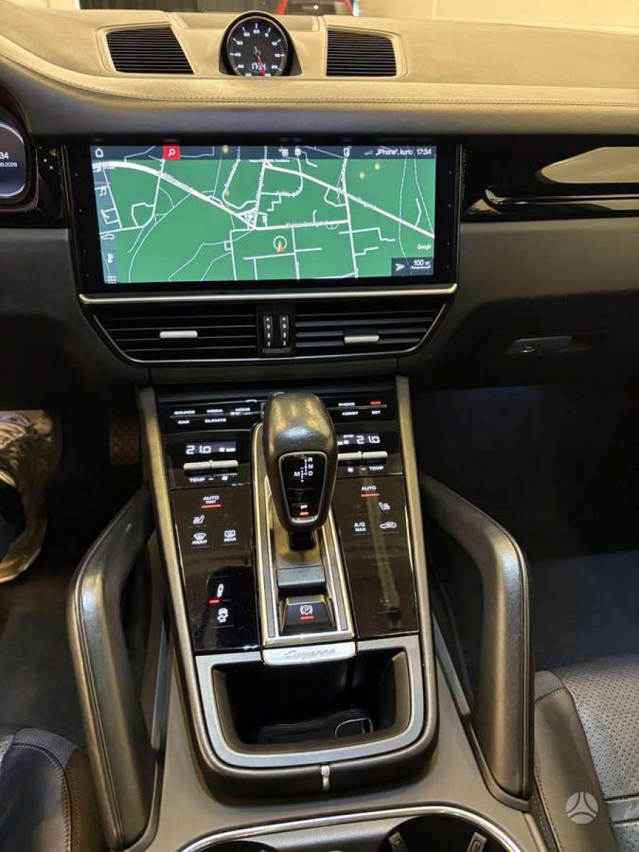 Melns Porsche Cayenne Coupe 2019 Panevēža, ar dzinēja tilpumu 3.00 L un nobraukumu 199 tūkst. km par 46900 €, foto 26 vietnē AUTOMOTO.COM.LV