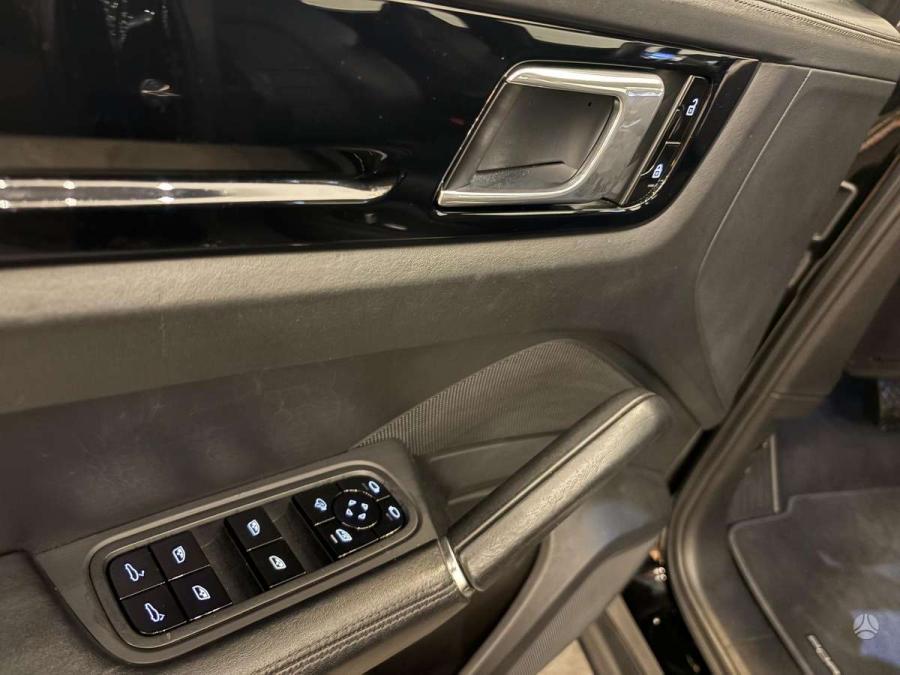 Melns Porsche Cayenne Coupe 2019 Panevēža, ar dzinēja tilpumu 3.00 L un nobraukumu 199 tūkst. km par 46900 €, foto 29 vietnē AUTOMOTO.COM.LV