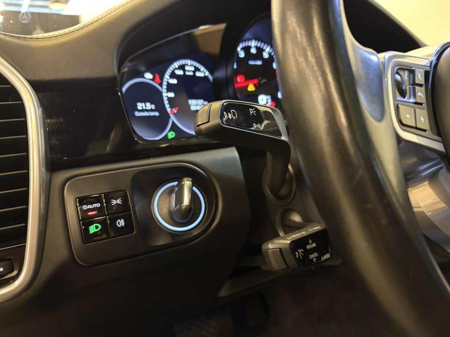Melns Porsche Cayenne Coupe 2019 Panevēža, ar dzinēja tilpumu 3.00 L un nobraukumu 199 tūkst. km par 46900 €, foto 30 vietnē AUTOMOTO.COM.LV