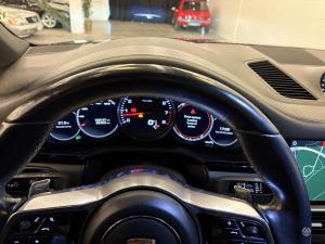 Melns Porsche Cayenne Coupe 2019 Panevēža, ar dzinēja tilpumu 3.00 L un nobraukumu 199 tūkst. km par 46900 €, foto 31 vietnē AUTOMOTO.COM.LV
